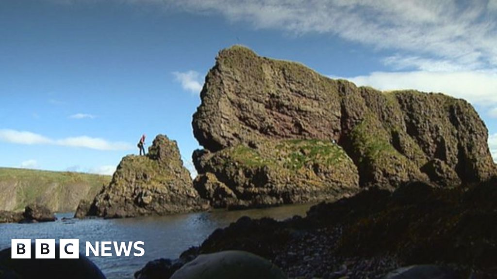 Pictish fort south of Stonehaven 'is Scotland's oldest' - BBC News
