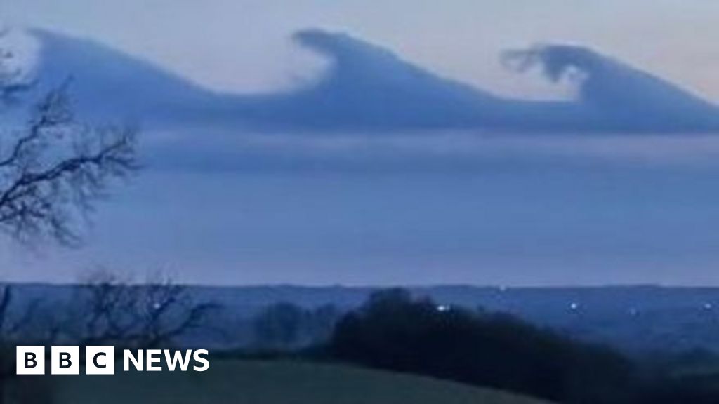 Rare wave clouds captured in North Yorkshire sky