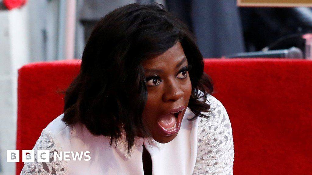 Entertainment Week in Pictures: 1-7 Jan - BBC News