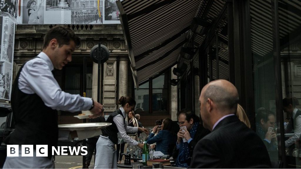UK service sector growth slows - BBC News