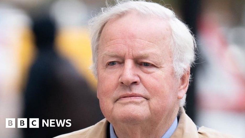 Bob Stewart: MP's racially aggravated offence conviction quashed - BBC News