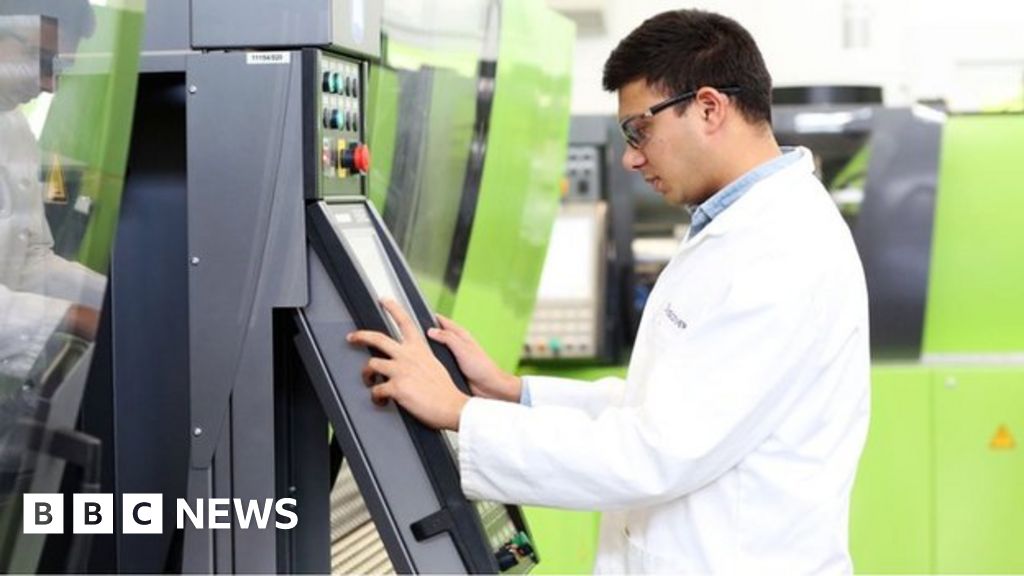 University of Warwick plastics plant 'will help create jobs' - BBC News