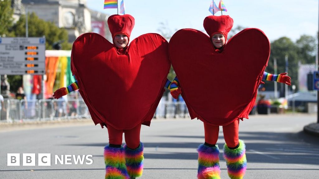 Pride Cymru parade in Cardiff draws 15,000 people - BBC News