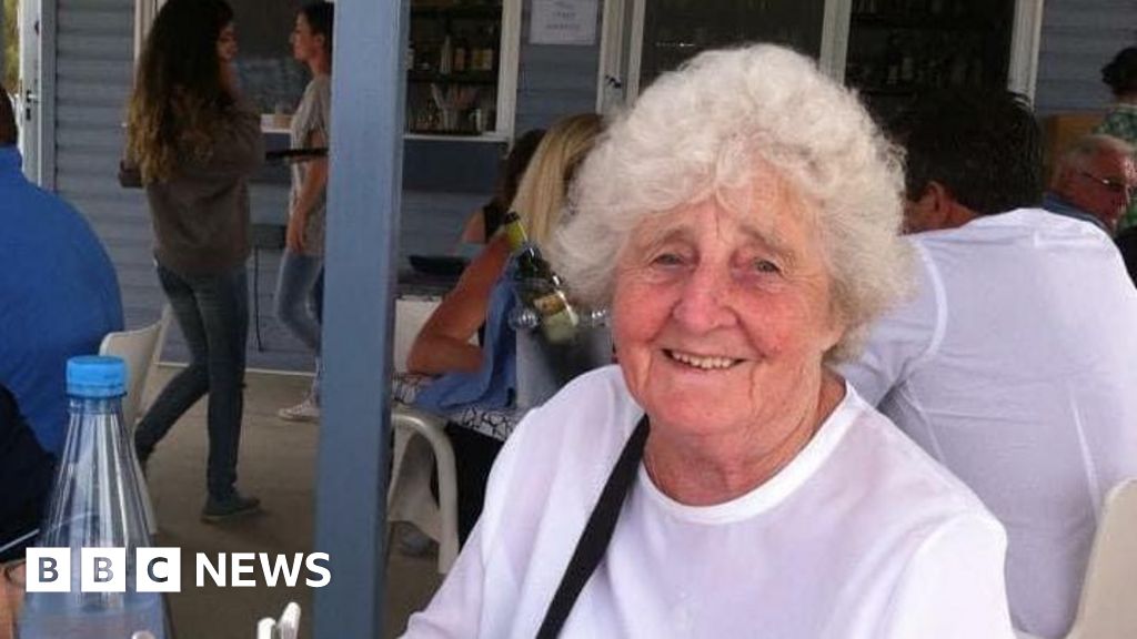 Evesham family devastated over hospital jewellery loss - BBC News