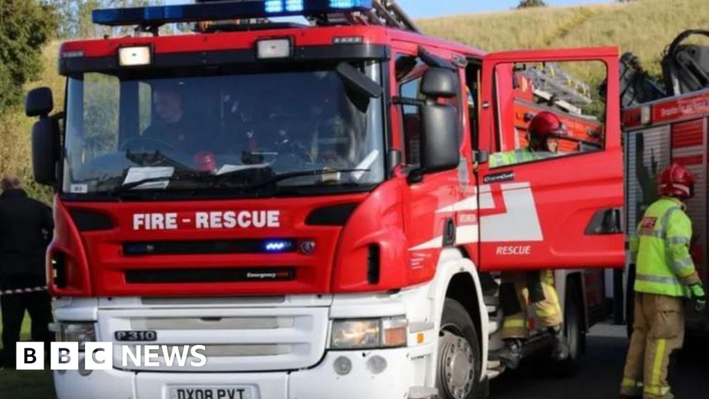 Fire service leader roles advertised amid inquiry - BBC News