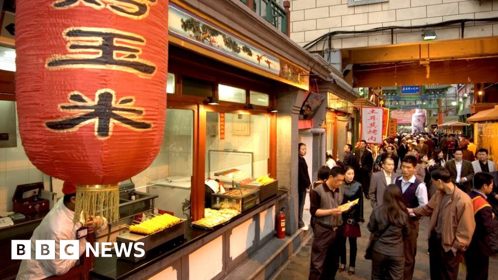 Calvin Trillin: US poet defends Chinese food poem - BBC News