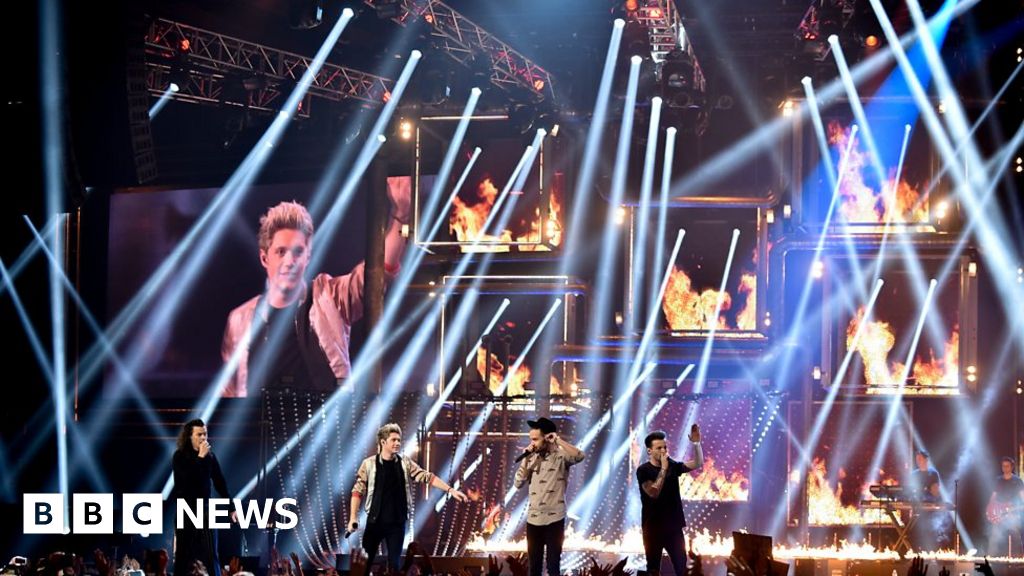 One Direction perform Drag me Down at BBC Music Awards 2015 - BBC News
