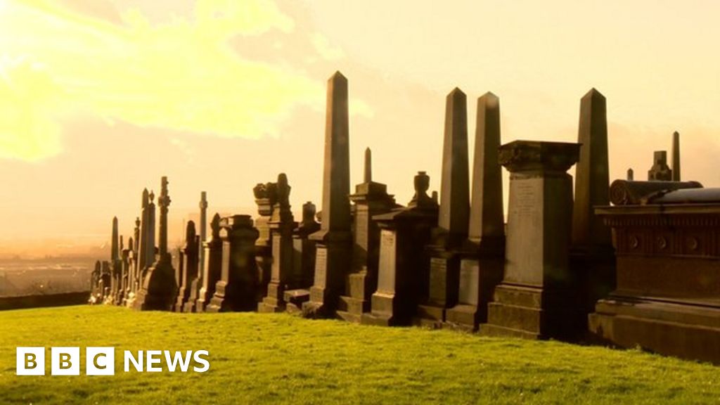 Call for CCTV to protect Glasgow necropolis - BBC News