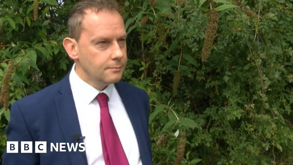 UKIP's Gareth Bennett: 'Waste of time investigating me' - BBC News