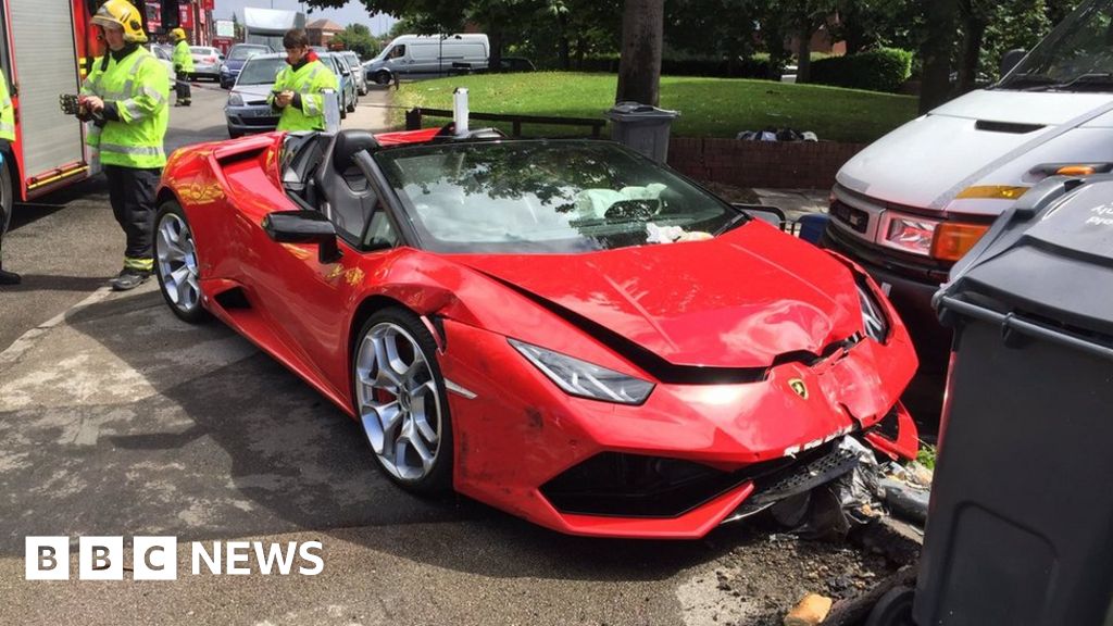 Lamborghini damaged in Birmingham crash - BBC News