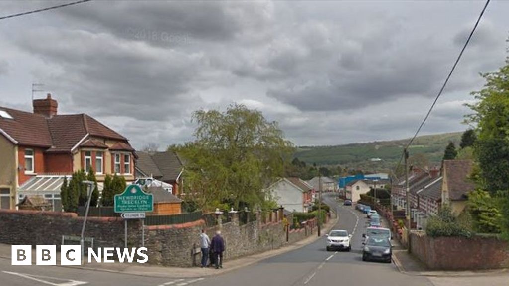 Firefighters tackle blaze at Newbridge garage - BBC News