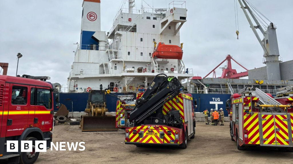 Fire crews battle blaze on ship at Avonmouth - BBC News