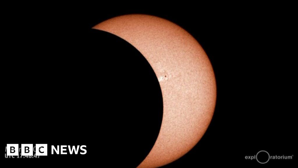 Solar eclipse: See it in 60 seconds - BBC News