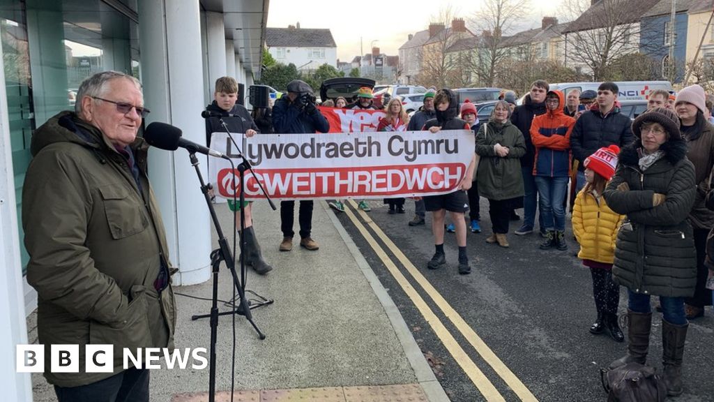 Carmarthenshire: Welsh language campaigners demand action at rally ...