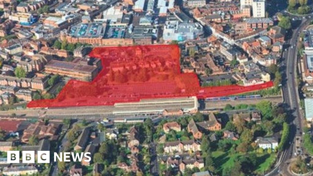 Newbury's 'urban village' plans on show - BBC News