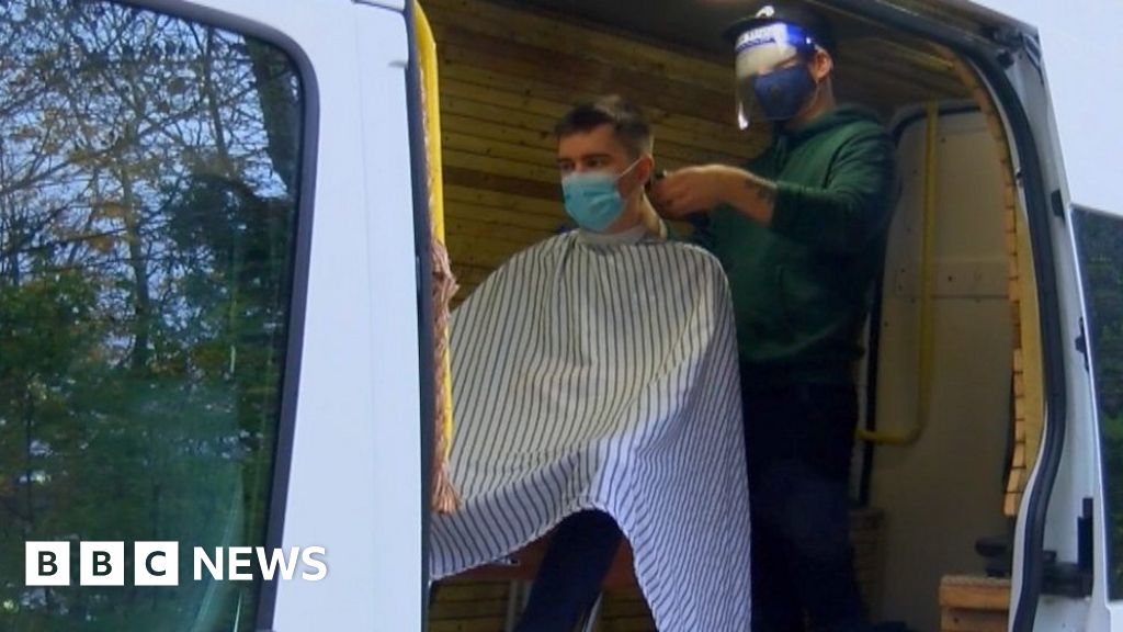 Rochester 'busking barber' sets up salon in van - BBC News