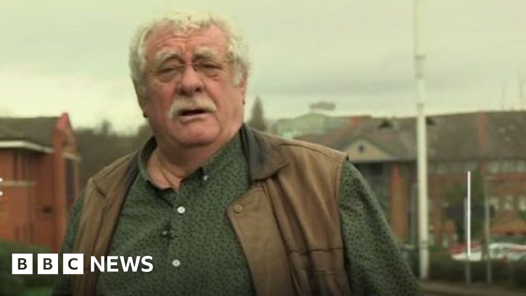 Bobby Knutt: Funeral held for Benidorm and Emmerdale actor - BBC News