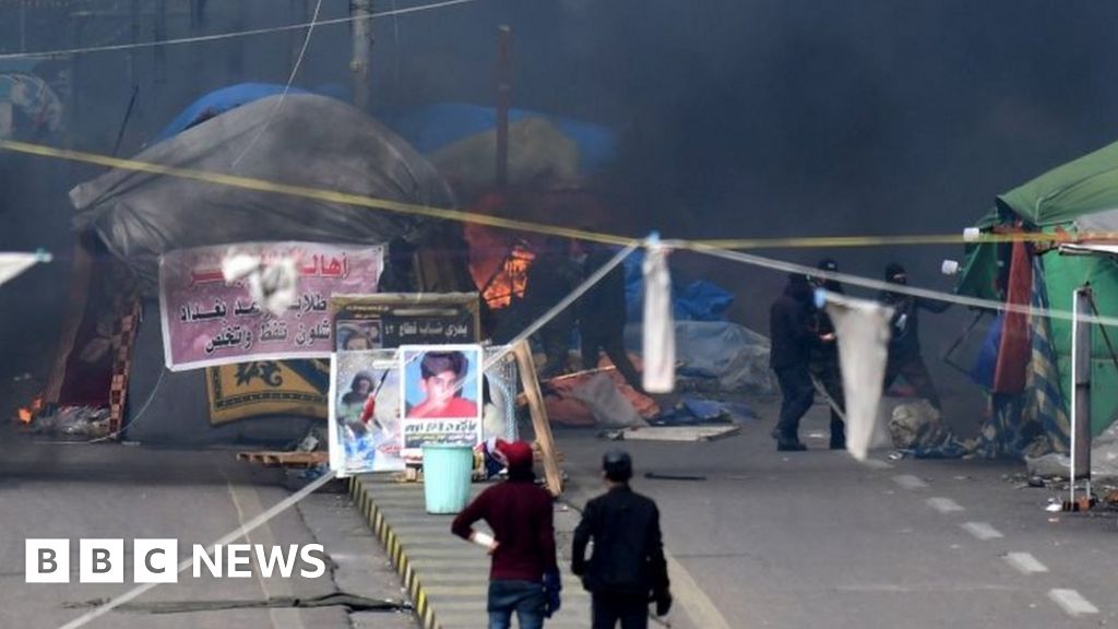 Iraqi security forces raid Baghdad protest site - BBC News