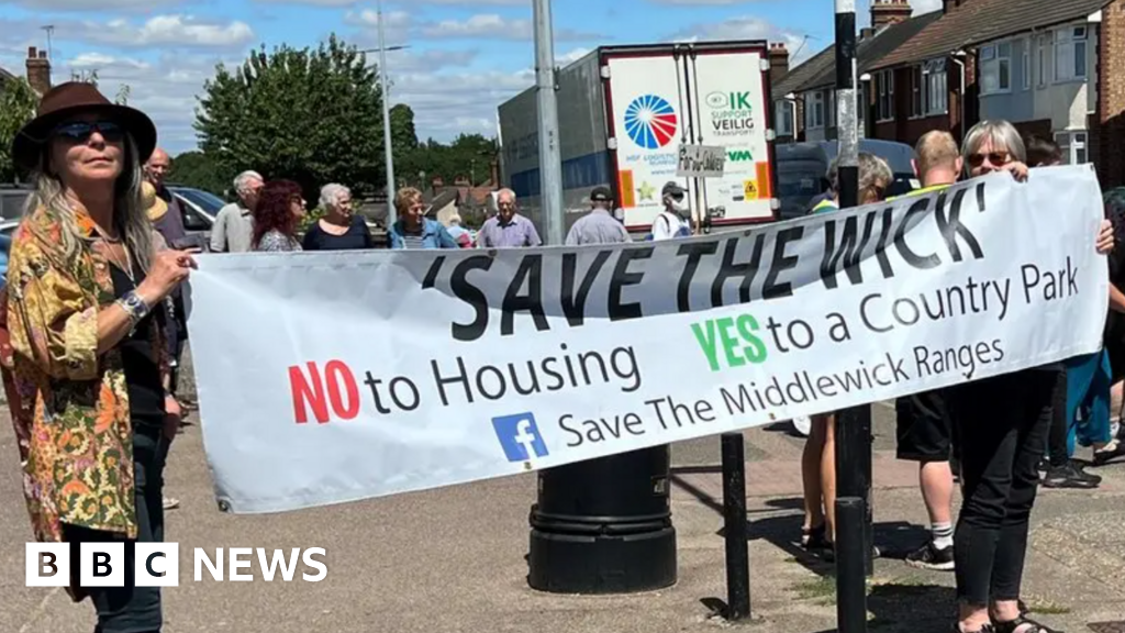 Middlewick Ranges remains 'at risk' after Colchester council vote - BBC ...