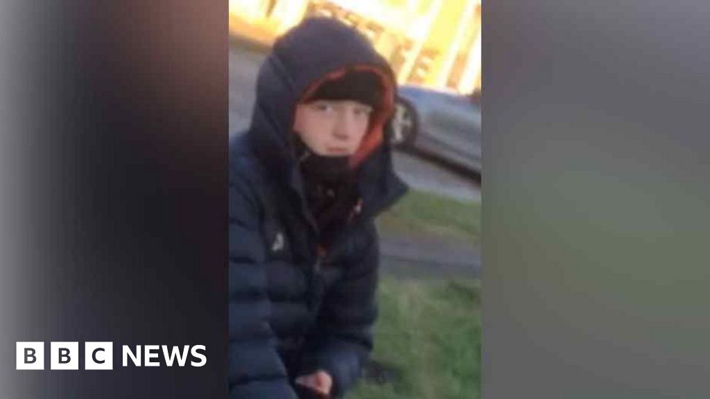 Kirkby In Ashfield Police Hunt Suspect After Meat Cleaver Attack