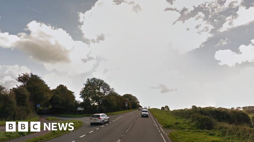 A40 crash: Woman dies in Pembrokeshire collision - BBC News