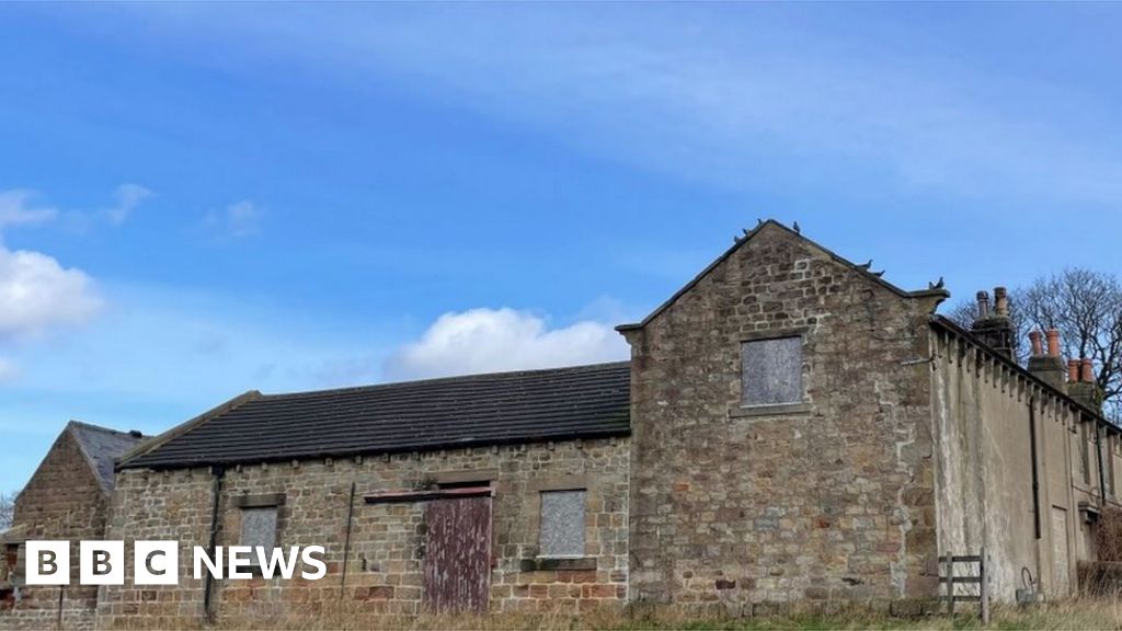 Harrogate homes plan for ex-farm site expected to be approved - BBC News