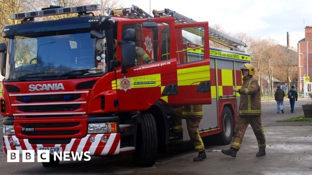 Firefighters to respond to cardiac arrest cases - BBC News