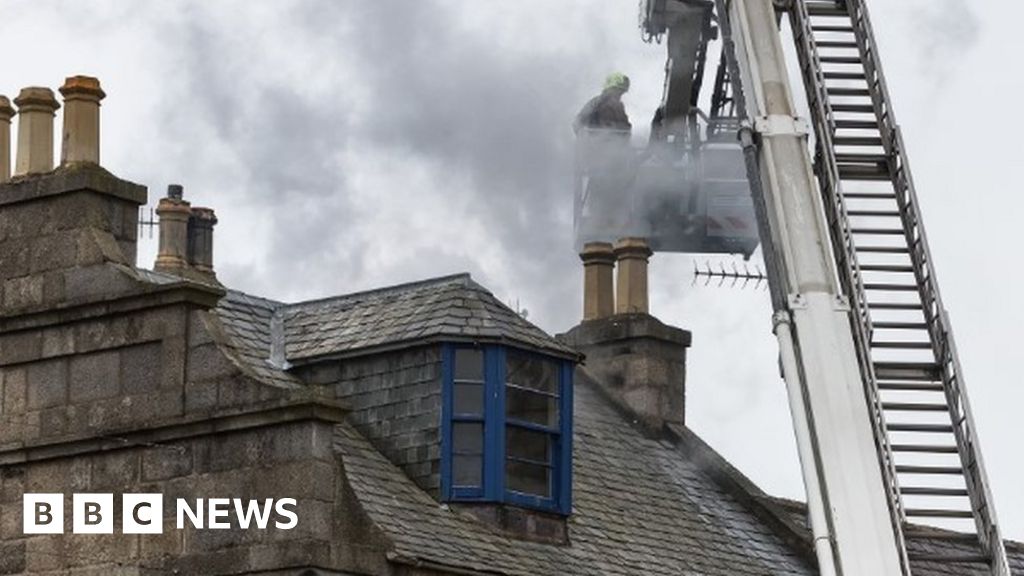 Fire crews tackle blaze at Huntly takeaway - BBC News