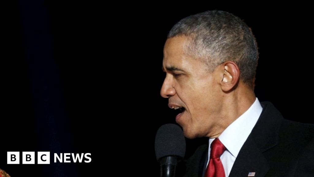 Barack Obama sings Jingle Bells - BBC News