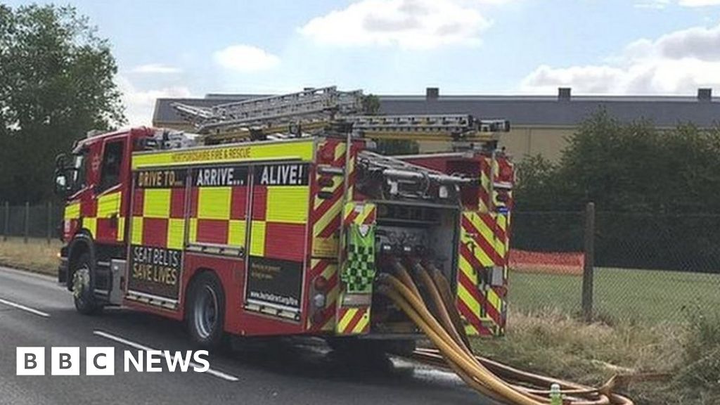 Warner Bros Studios fire: Crews tackle blaze for 15 hours - BBC News