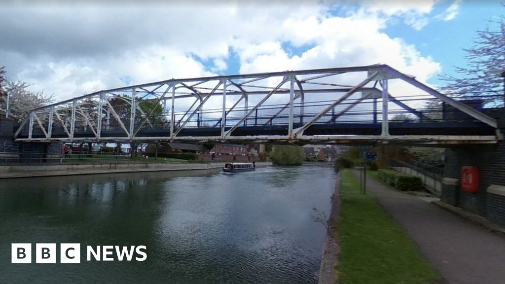 Oxford Gasworks Pipe Bridge to be refurbished - BBC News