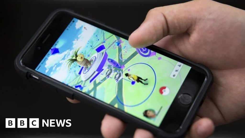 Pokemon Go-playing driver kills woman in Japan - BBC News
