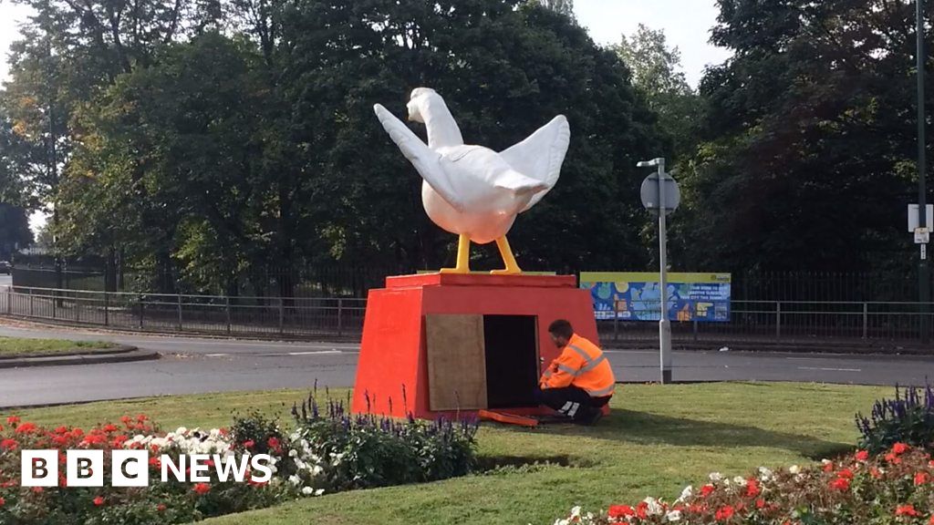 Nottingham Goose Fair mascot goes on display ahead of opening