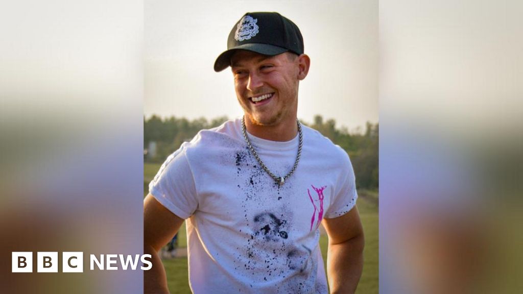 Milton Keynes driver jailed after killing motorcyclist in crash - BBC News