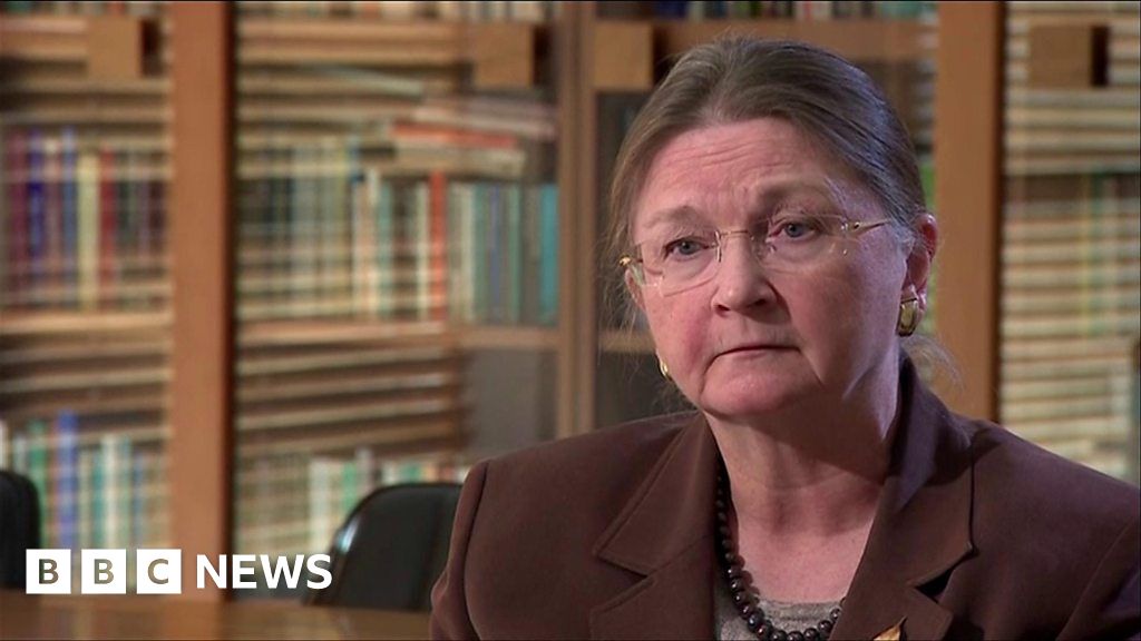 University of Bath Vice-Chancellor defends her pay - BBC News