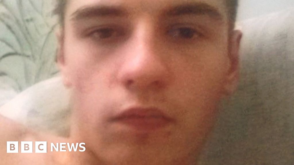 Glen Parva youth prison rapped over bullied inmate death - BBC News