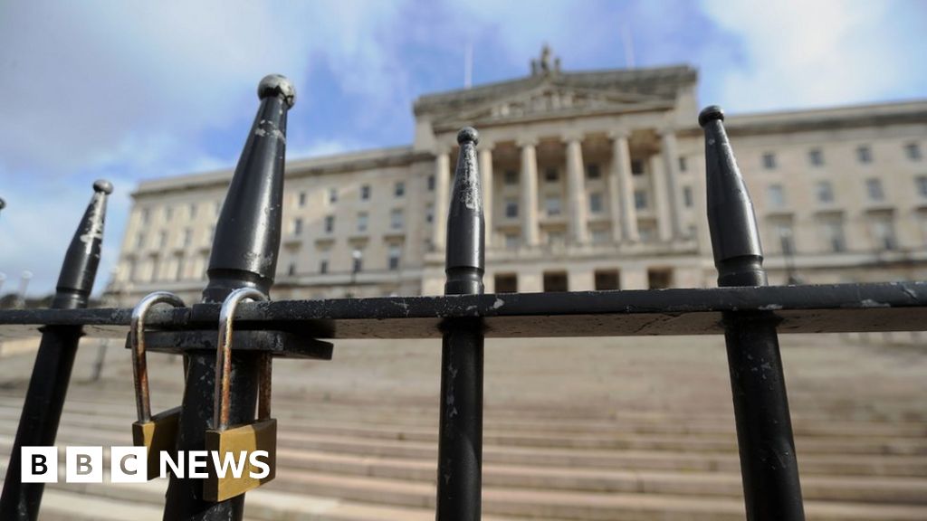 How does Northern Ireland's power-sharing government work? - BBC News