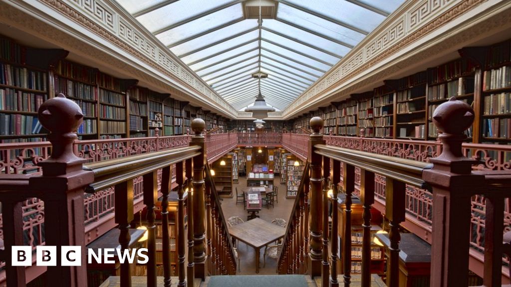 The fall and rise of subscription libraries - BBC News