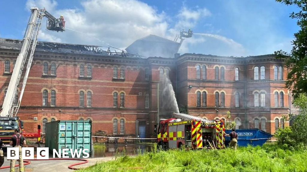 Broadmoor Hospital: Fire extinguished at former psychiatric unit - BBC News