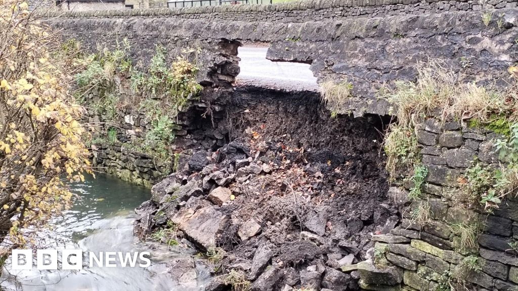 Brough: Three-month roadworks begin to repair retaining wall - BBC News
