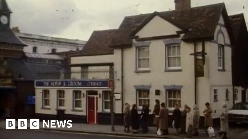 Guildford Four's Paddy Armstrong in plea to pub bomb coroner - BBC News