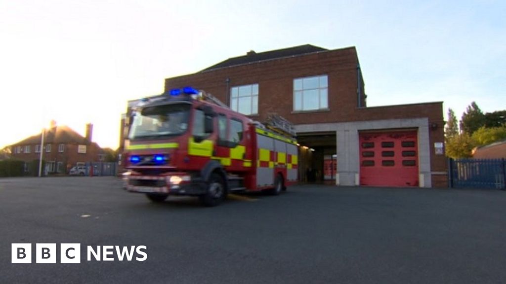 West Yorkshire's oldest operational fire station closes - BBC News