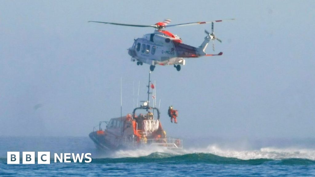 Man dies after falling overboard from fishing boat off Bembridge - BBC News