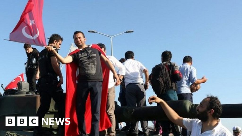 Turkey coup attempt: Pictures from the aftermath of coup attempt - BBC News