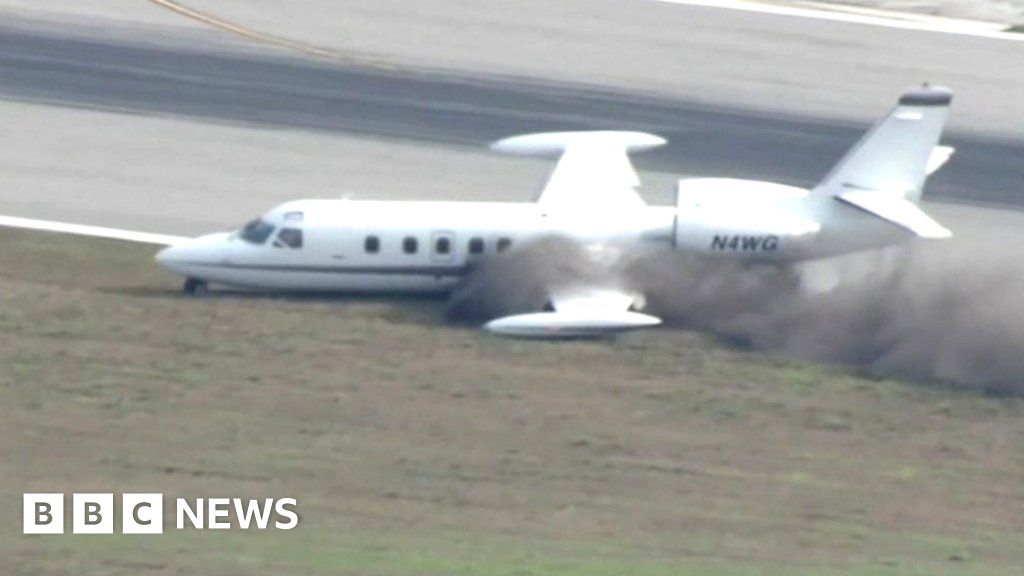 Awe-inspiring Examples Of Info About Can A Plane Land Without Its ...