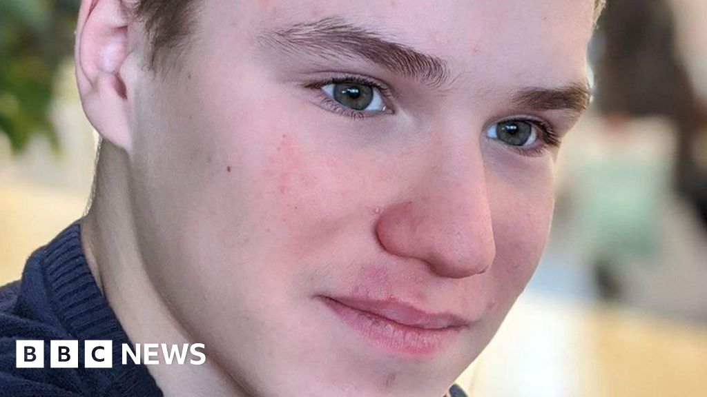 Ukraine: Carer plans trip to Kyiv to help autistic boy