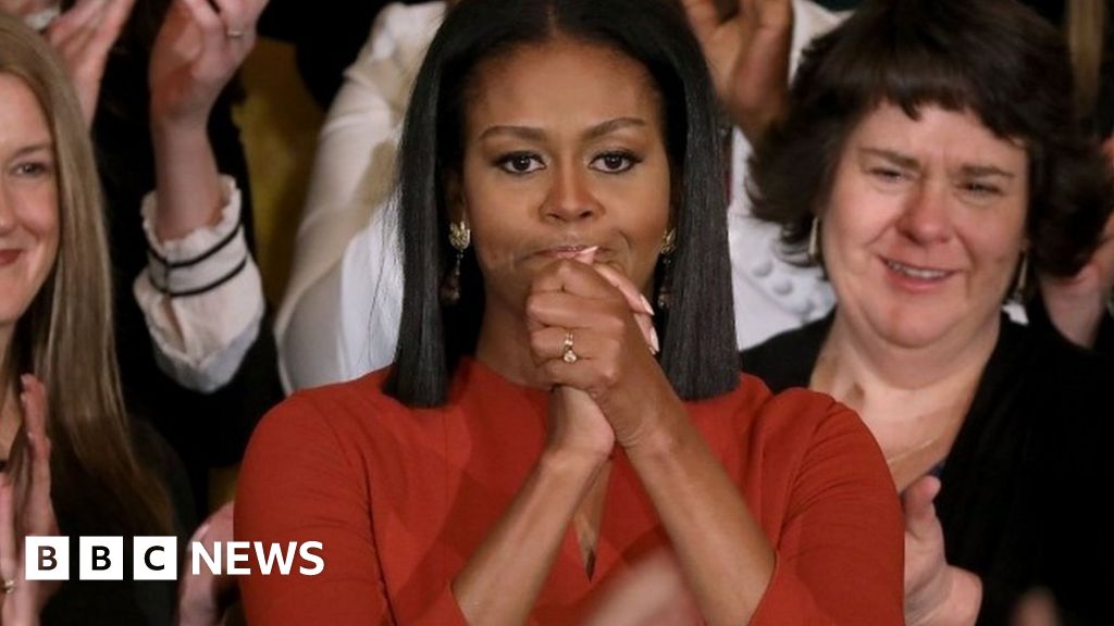 Michelle Obama: 'Lead by example, with hope never fear' - BBC News