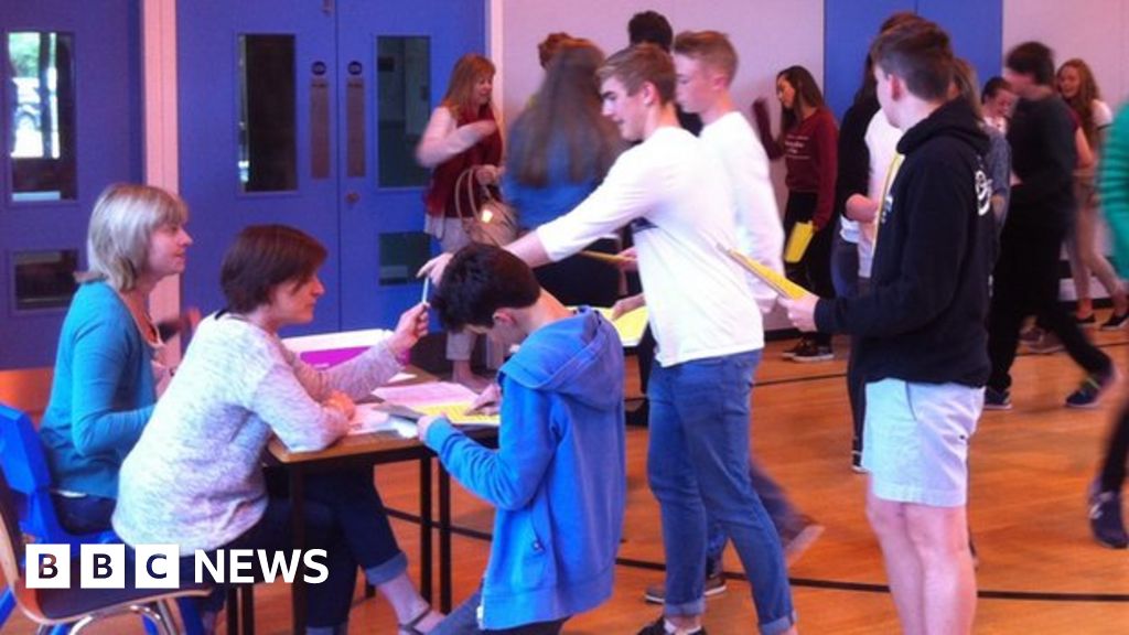 GCSE exams: Northern Ireland pupils outperform students in GB - BBC News