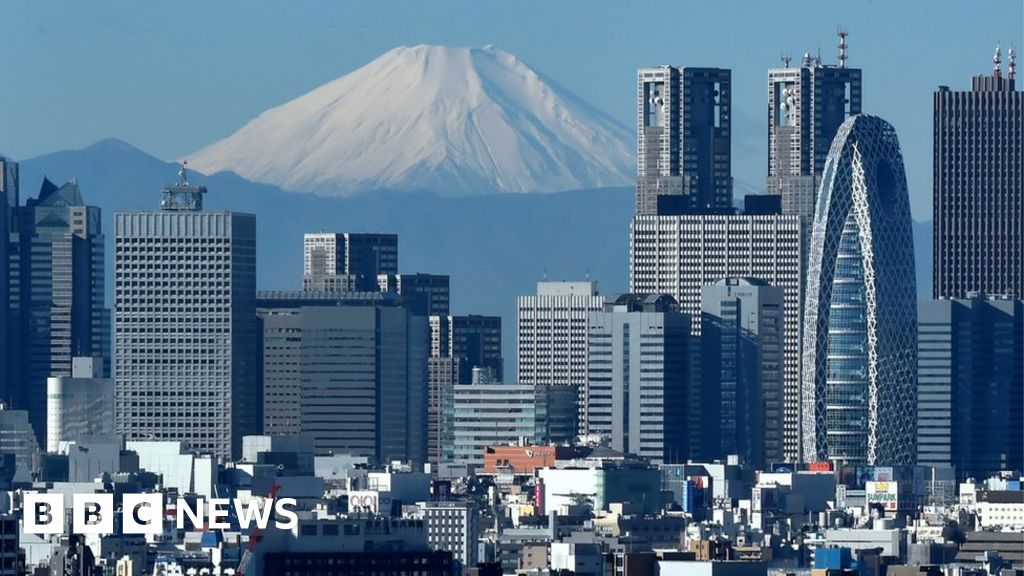 False earthquake warning panics Japan - BBC News