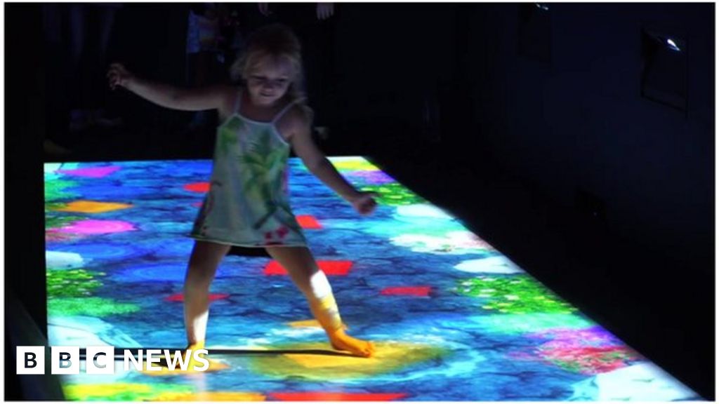 Museum targets the tech-savvy with "digital playground" - BBC News